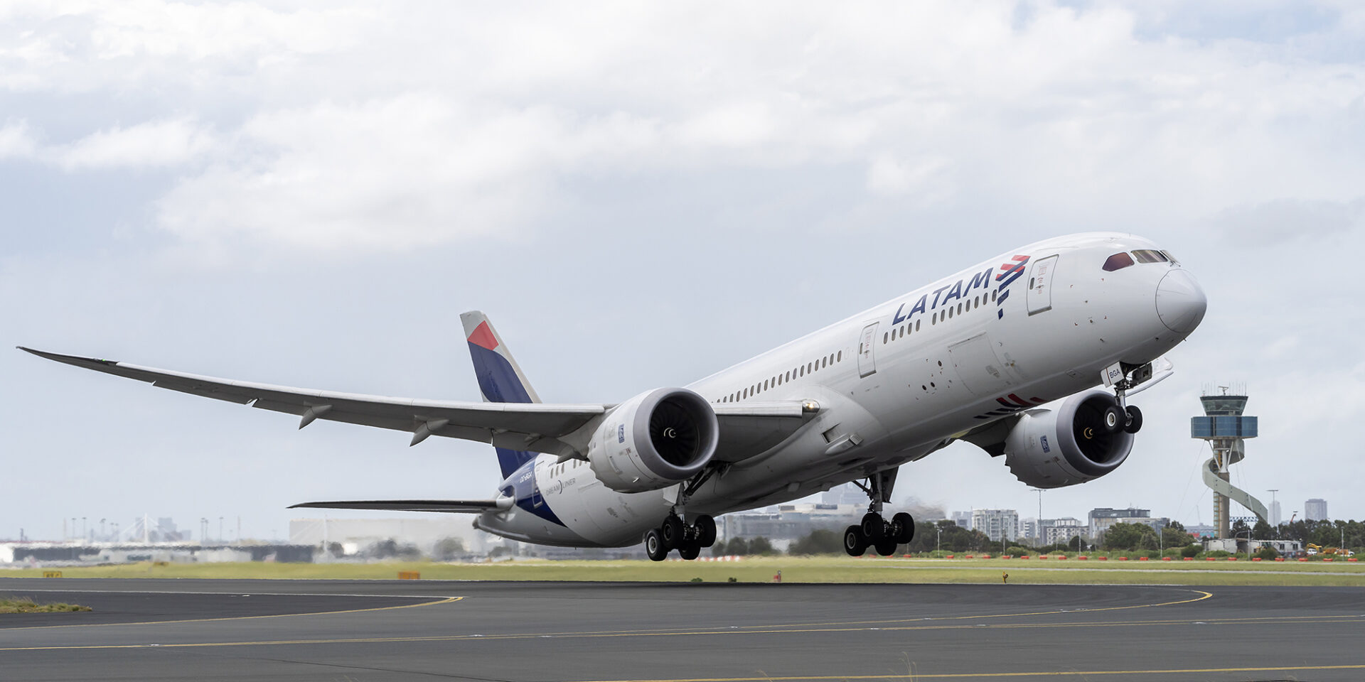 LATAM celebrates the relaunch of direct Sydney to Santiago route ...
