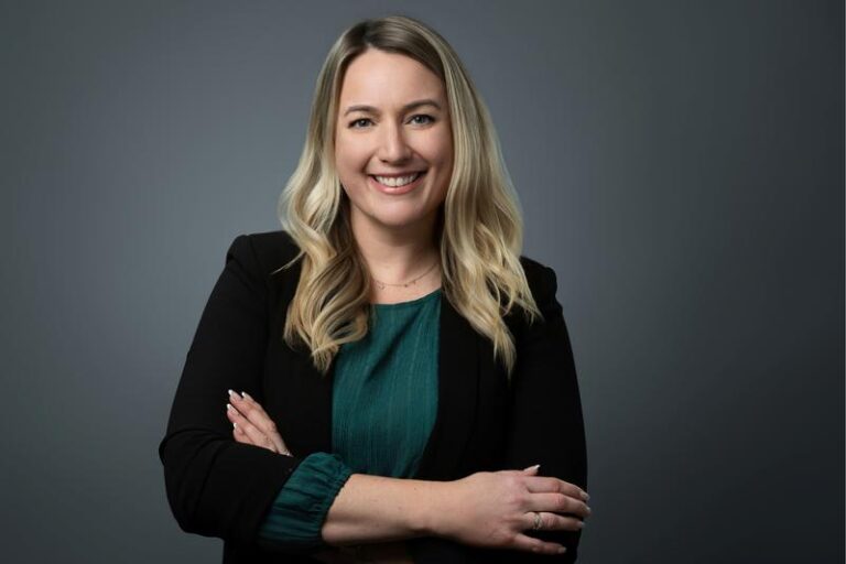 Anna And Emily Join Team Adventure - TravelTalk